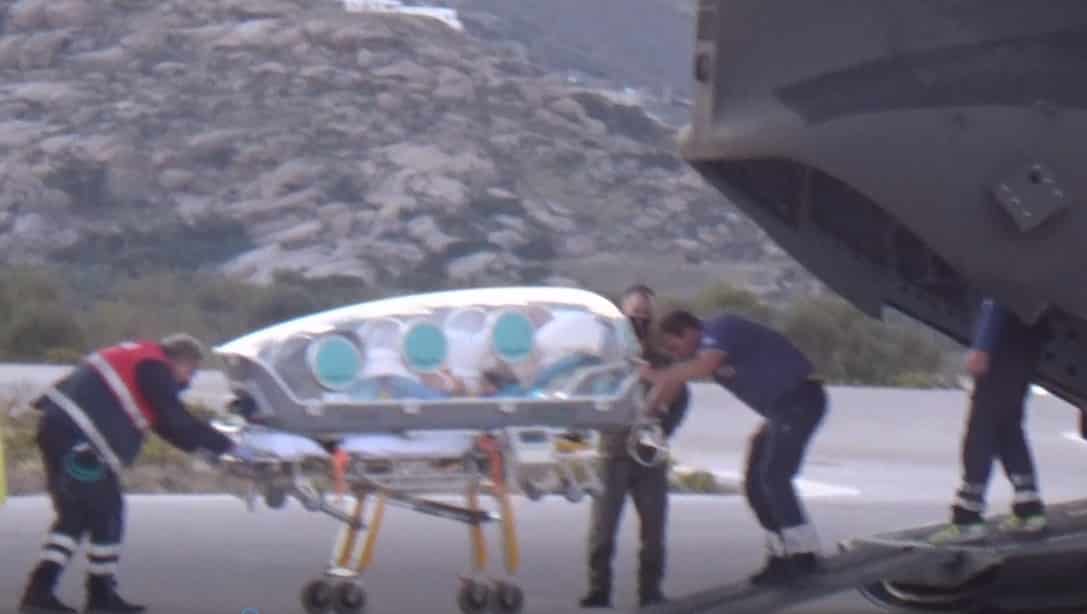 Η αεροδιακομιδή ασθενούς με covid-19 από τη Νάξο (βίντεο) - Κυκλαδίτης
