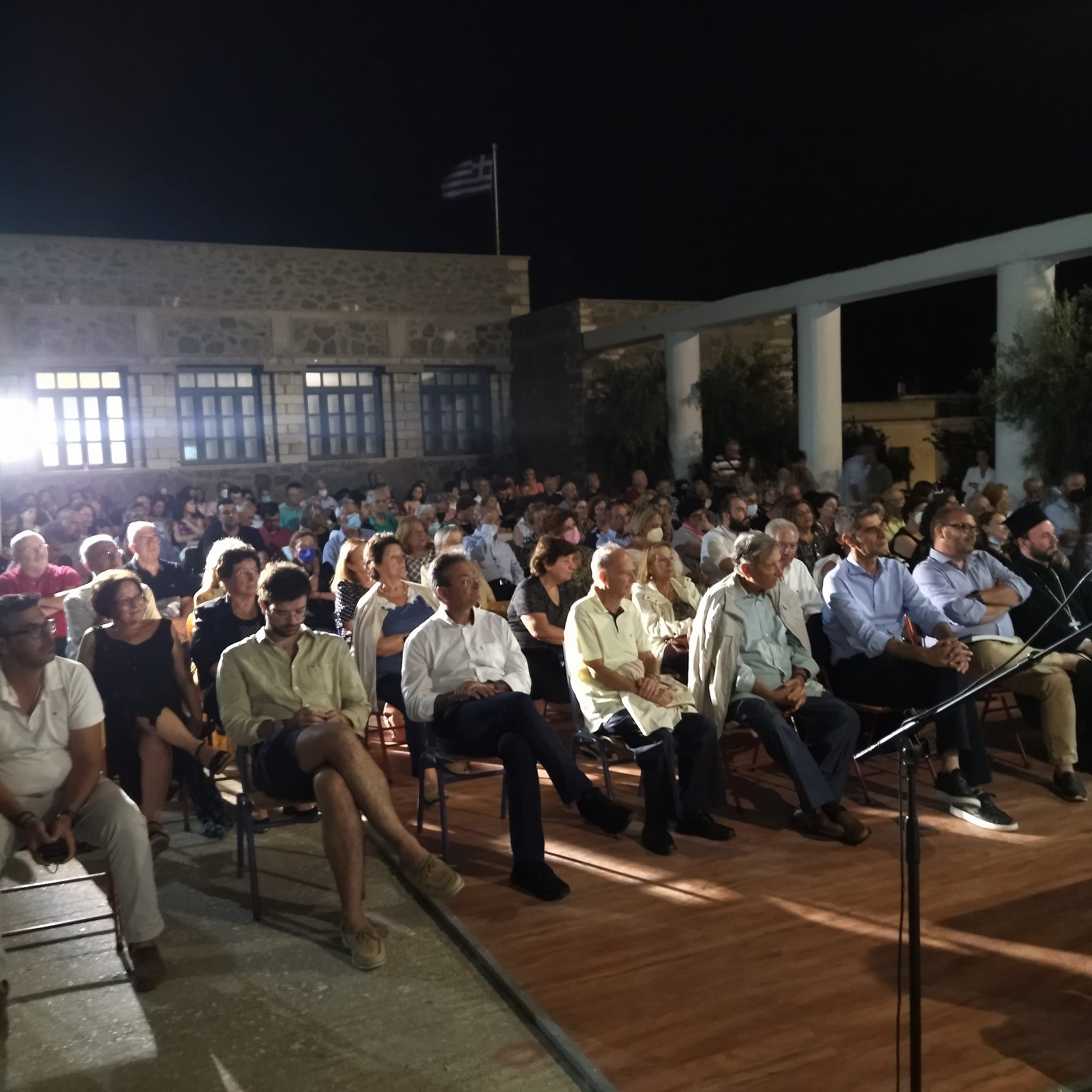 Ιο Γυμνάσιο Νάξου... Οργανωτική Επιτροπή: "Ευχαριστούμε!" - Κυκλαδίτης