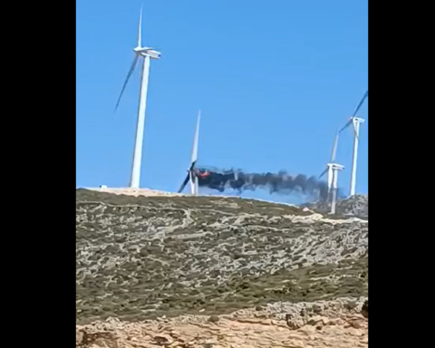 Κόρωνος: Ο Γιάννης Κωνσταντακης για την φωτιά στο πάρκο ανεμογεννητριών ...