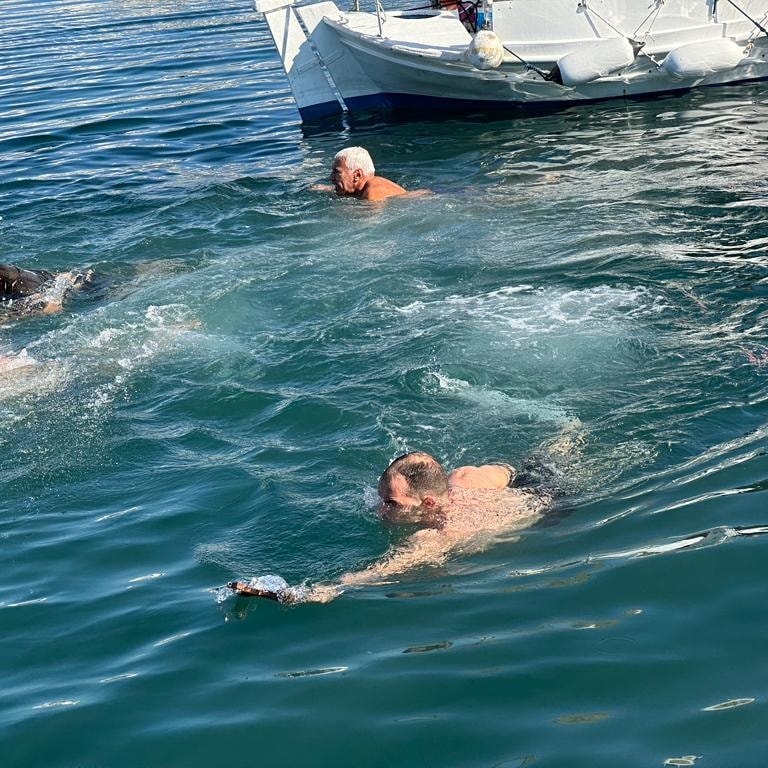 Με λαμπρότητα και με σύμμαχο τον καλό καιρό, ο αγιασμός των υδάτων στην ...